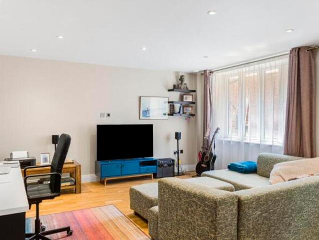 2 bedroom flat for sale in Victoria Street, St Albans, AL1