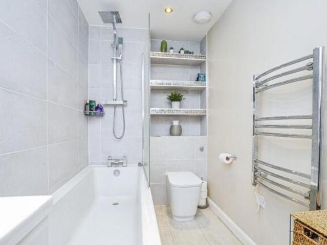 2 bedroom flat for sale in Waggon Road, Leeds, LS10