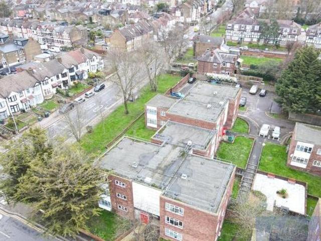 2 Bedroom Flat For Sale In Walthamstow, London