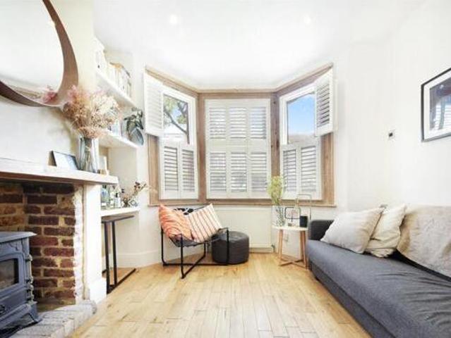 2 Bedroom Flat For Sale In Walthamstow, London