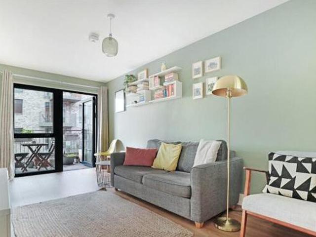 2 Bedroom Flat For Sale In Walthamstow, London