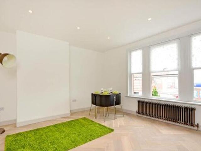 2 Bedroom Flat For Sale In Walthamstow, London