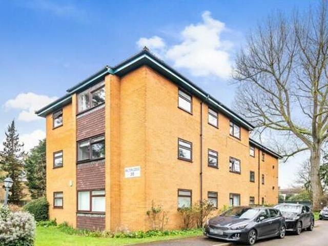 2 Bedroom Flat For Sale In Walton on thames, Surrey