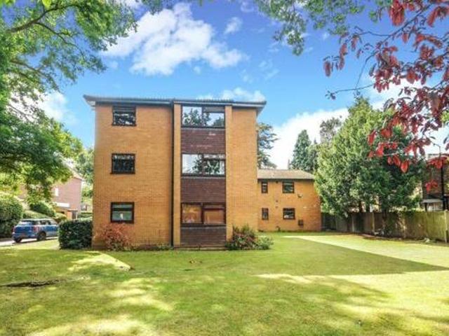 2 Bedroom Flat For Sale In Walton on thames