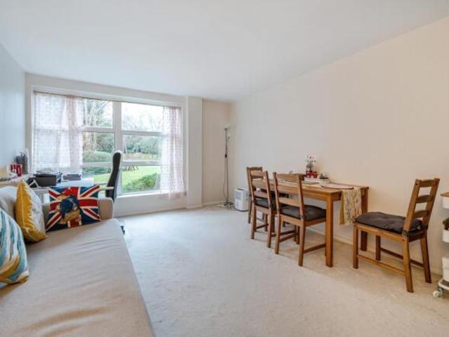 2 bedroom flat for sale in Walton Manor, North Oxford, OX2