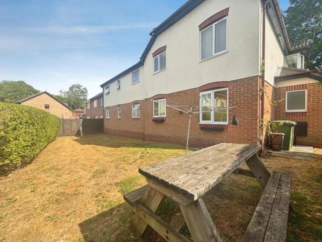 2 bedroom flat for sale in Waldon Gardens, West End, Southampton, SO18