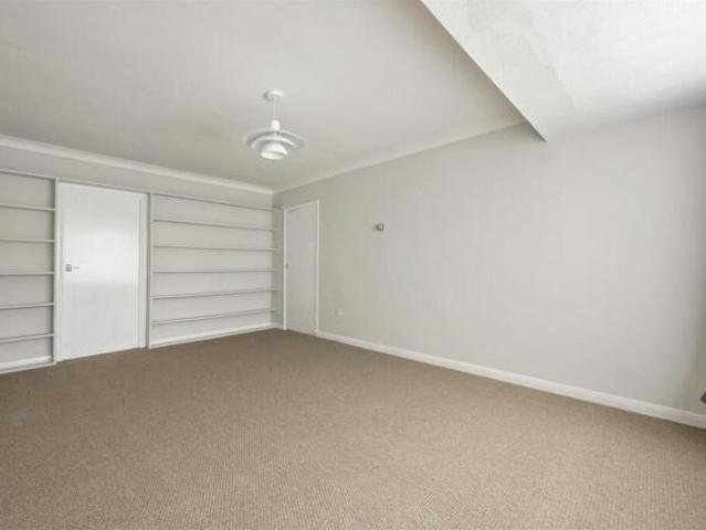 2 bedroom flat for sale in Wallwood Road, Leytonstone, E11