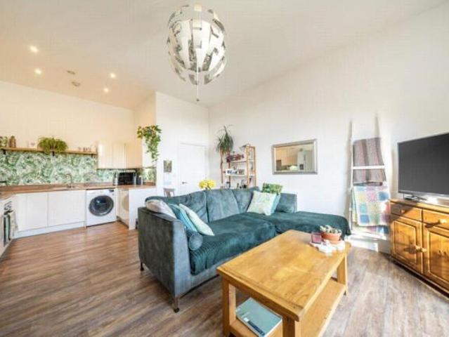 2 bedroom flat for sale in Walnut Tree Close, Guildford, Surrey, GU1