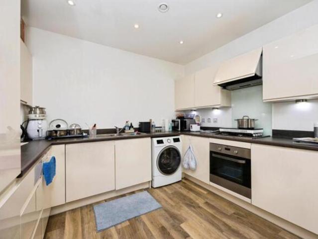 2 bedroom flat for sale in Walnut Tree Close, Guildford, Surrey, GU1