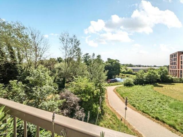 2 bedroom flat for sale in Walnut Tree Close, Guildford, Surrey, GU1