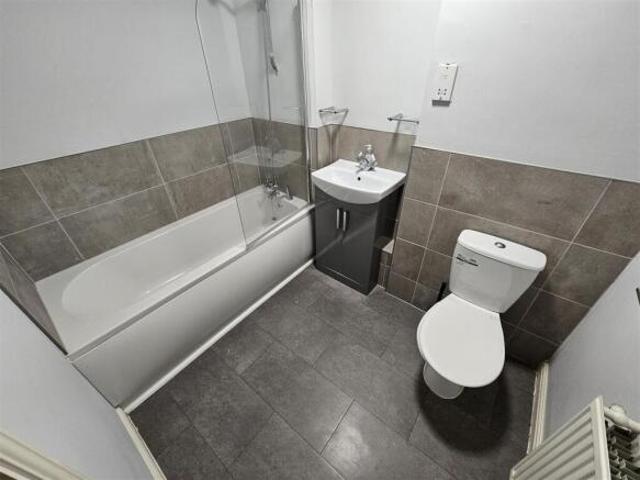 2 bedroom flat for sale in Warwick Road, Solihull, B92