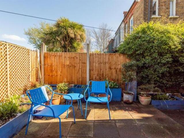 2 bedroom flat for sale in Warner Road, Walthamstow, E17