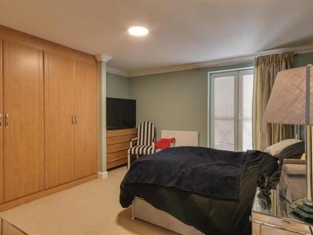 2 bedroom flat for sale in Warnes, Steyne Gardens, Worthing, BN11