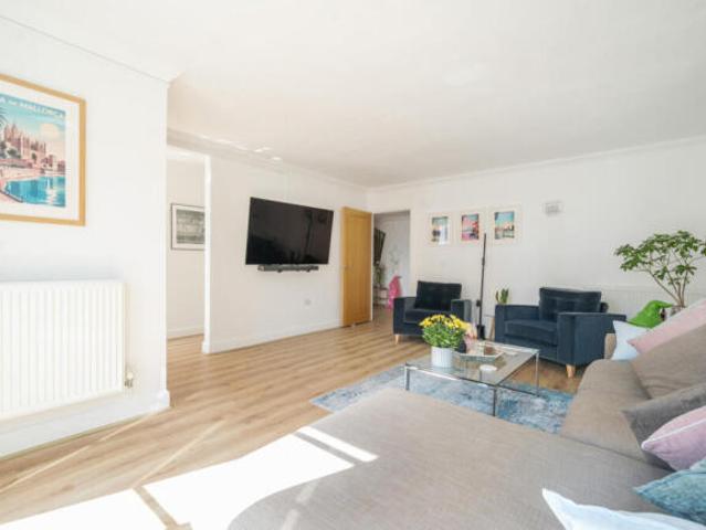 2 bedroom flat for sale in Warnes, Steyne Gardens, Worthing, West Sussex, BN11