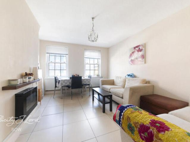 2 bedroom flat for sale in Watts Grove, London, E3