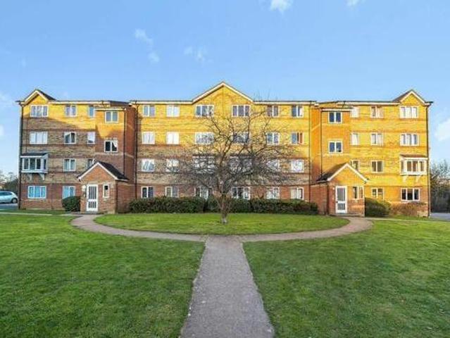 2 Bedroom Flat For Sale In Watford, Hertfordshire