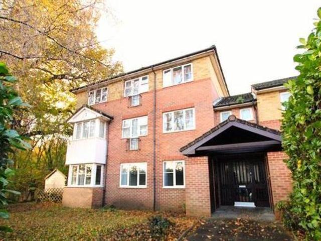 2 Bedroom Flat For Sale In Watford, Hertfordshire