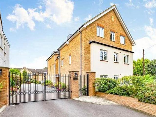 2 Bedroom Flat For Sale In Watford, Hertfordshire