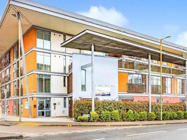 2 Bedroom Flat For Sale In Watford, Hertfordshire