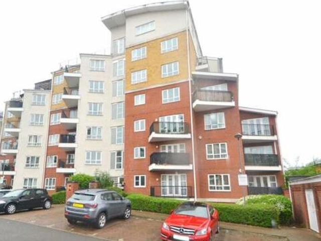 2 Bedroom Flat For Sale In Watford, Herts