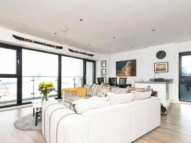 2 Bedroom Flat For Sale In Watkiss Way, Cardiff Bay