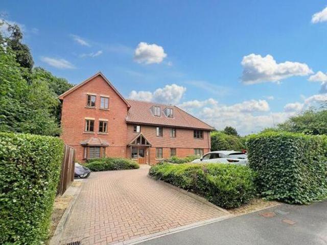 2 Bedroom Flat For Sale In Waverley Close, Camberley