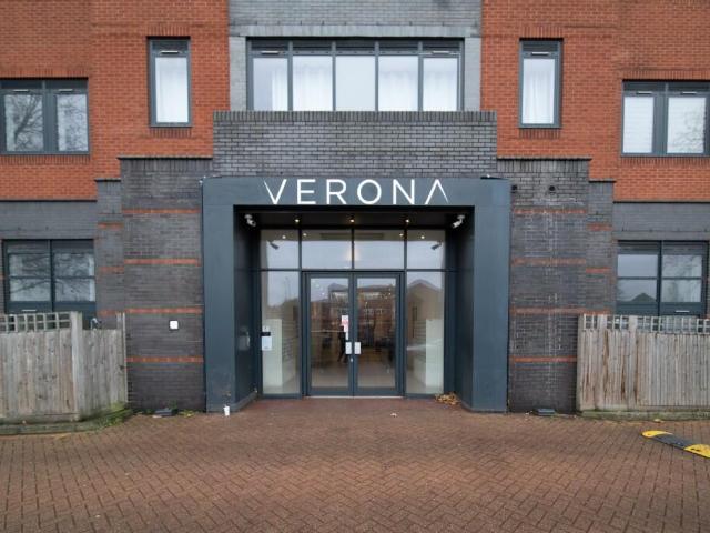 2 bedroom flat for sale in Wellington Street, Slough, Berkshire, SL1