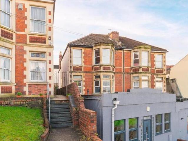 2 bedroom flat for sale in Wells Road, Knowle, BS4