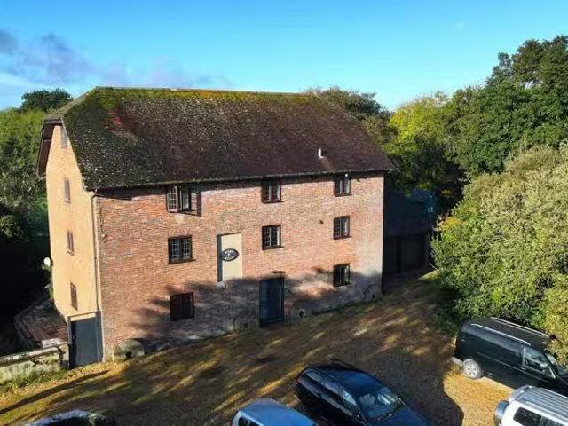2 bedroom flat for sale in West Mill, Wareham Common, Wareham.