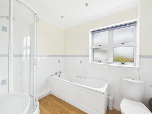 2 bedroom flat for sale in West Mount, The Mount, Guildford, Surrey, GU2