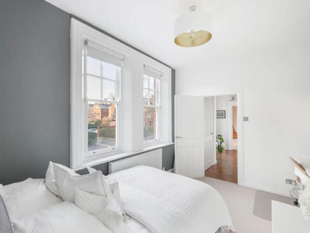 2 bedroom flat for sale in West Avenue, Gosforth, Newcastle Upon Tyne, NE3