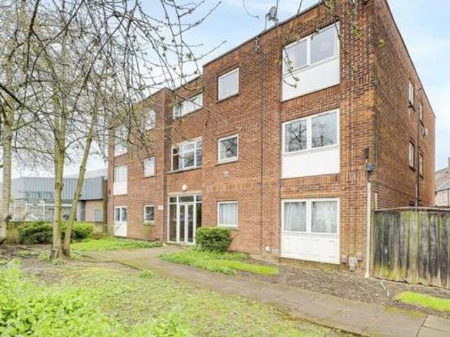2 Bedroom Flat For Sale In West Bridgford, Nottinghamshire