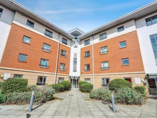 2 bedroom flat for sale in West Cotton Close, Northampton, Northamptonshire, NN4
