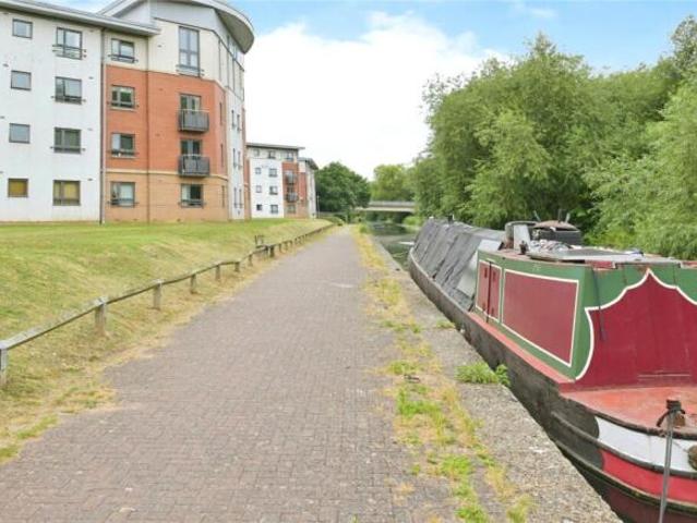 2 bedroom flat for sale in West Cotton Close, Northampton, Northamptonshire, NN4