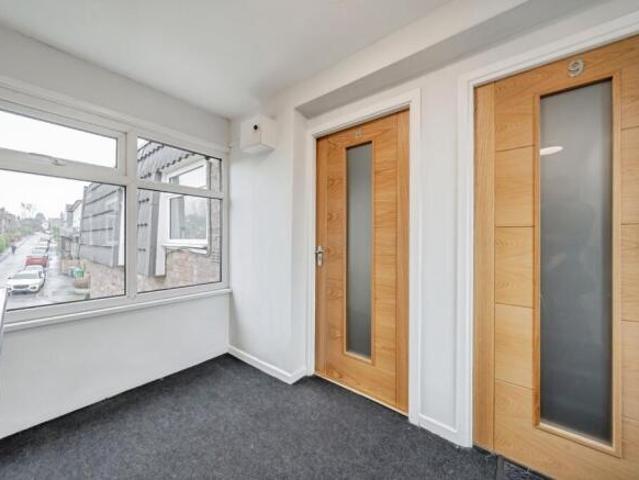 2 bedroom flat for sale in West Hyde, LYMM, Cheshire, WA13