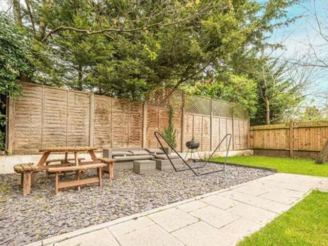 2 Bedroom Flat For Sale In West Hampstead, London