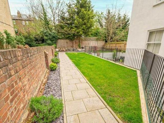 2 Bedroom Flat For Sale In West Hampstead, London