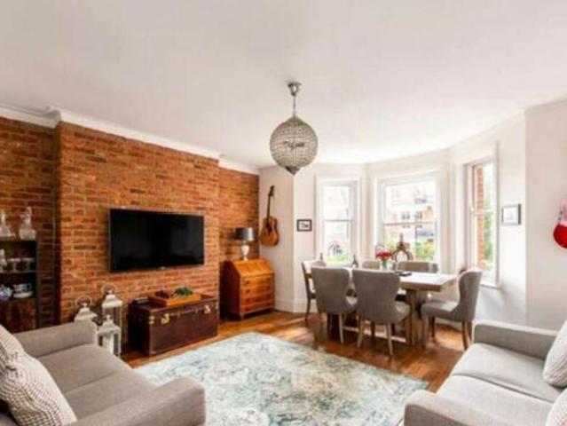 2 Bedroom Flat For Sale In West Hampstead, London