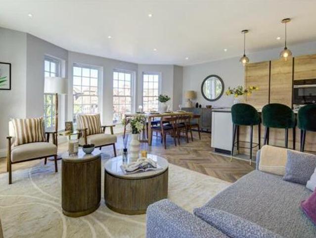 2 Bedroom Flat For Sale In West Heath Road, Hampstead
