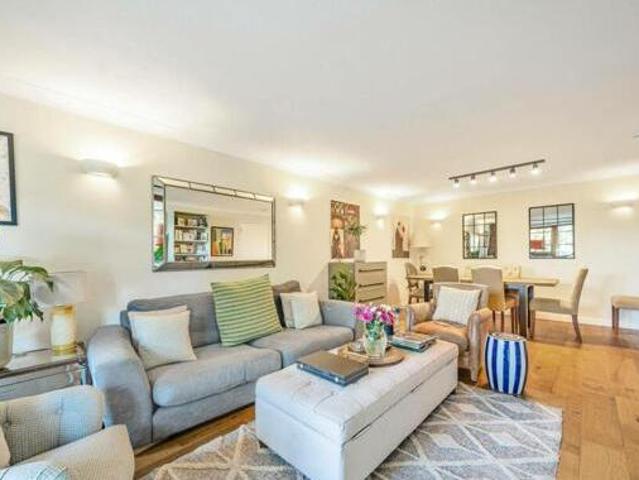 2 Bedroom Flat For Sale In West Putney, London