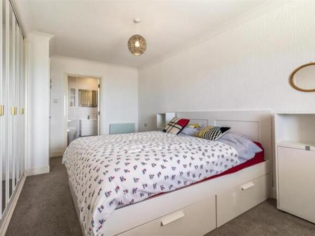 2 bedroom flat for sale in West Parade, Worthing, BN11