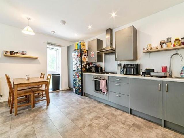 2 bedroom flat for sale in West Siding, Basingstoke, RG24