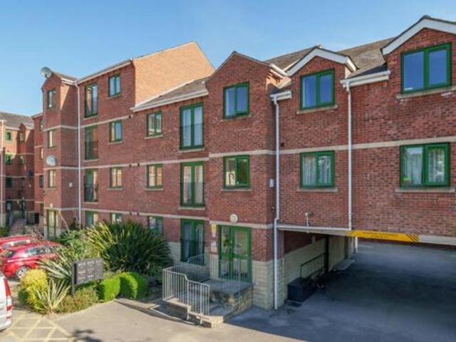 2 Bedroom Flat For Sale In West Yorkshire, Uk