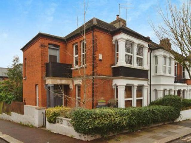 2 Bedroom Flat For Sale In Westcliff on sea