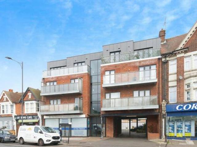 2 Bedroom Flat For Sale In Westcliff on sea