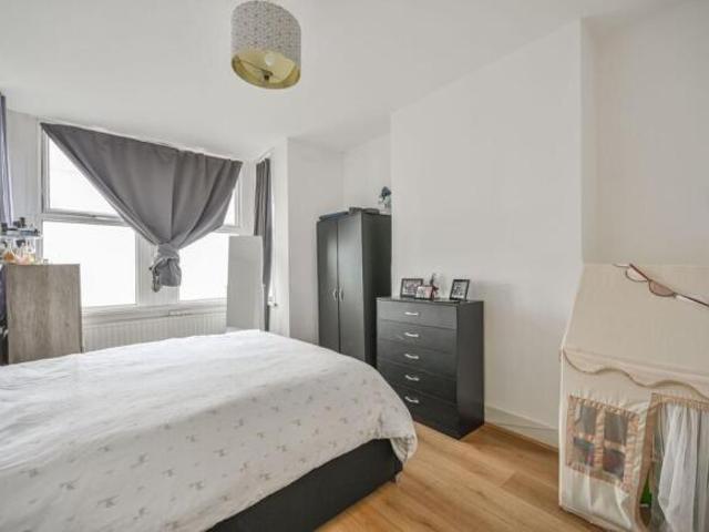 2 bedroom flat for sale in Westbury Avenue, London, N22, Wood Green, London, N22
