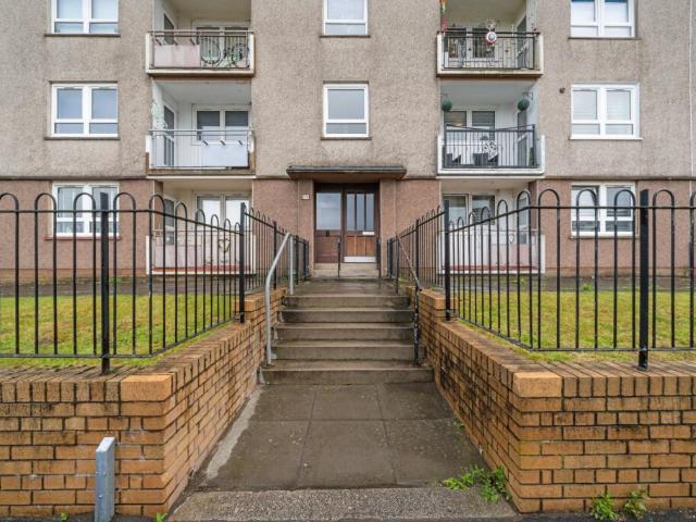 2 bedroom flat for sale in Westerhouse Road, Glasgow, G34