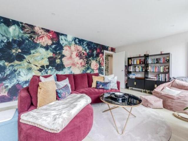 2 bedroom flat for sale in Western Esplanade, Southend On Sea, SS1