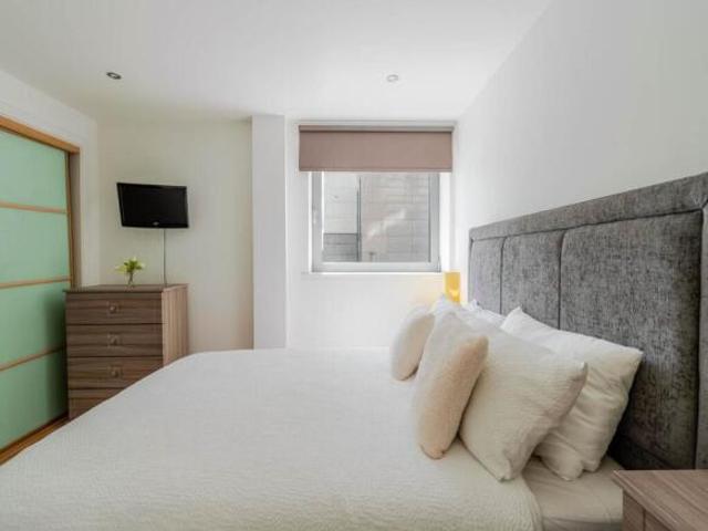 2 bedroom flat for sale in Western Harbour View, Edinburgh, EH6