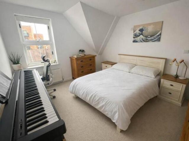 2 bedroom flat for sale in Western Road, Brentwood, CM14